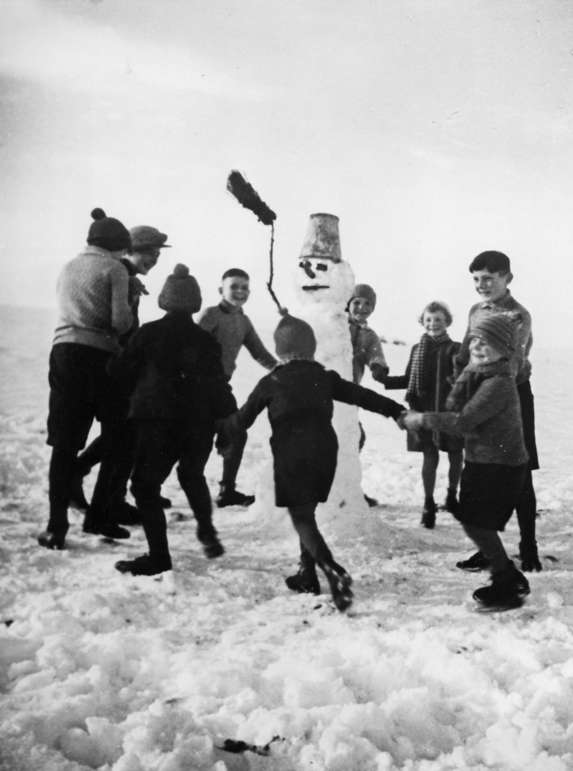 Snow Storm Winter 2015: Celebrate the Snowman with 16 Vintage Photos