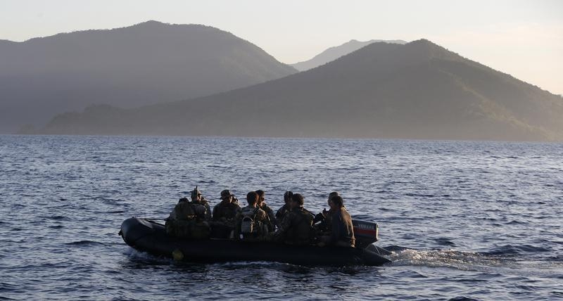 Spratly Islands: Vietnamese and Philippine Navies Hold Party