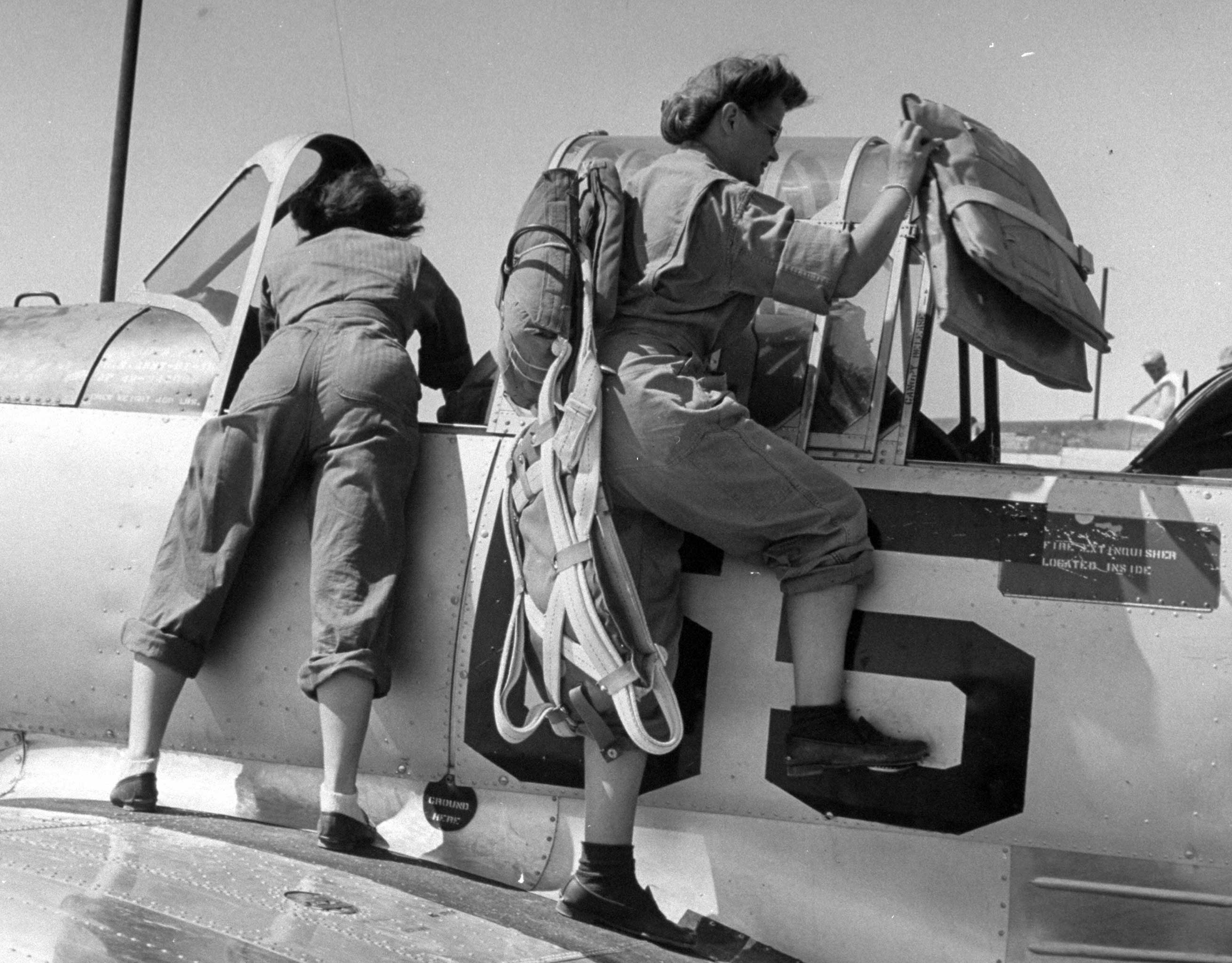 Women of the World War II WASP Program: See Pilots Training