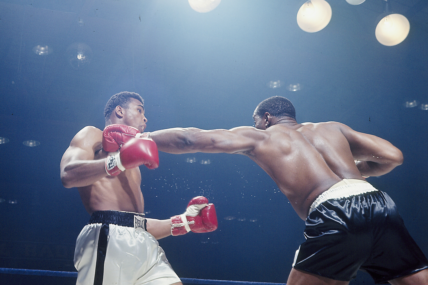 Muhammad Ali, Sonny Liston and the 'Phantom Punch' Title Bout, 1965