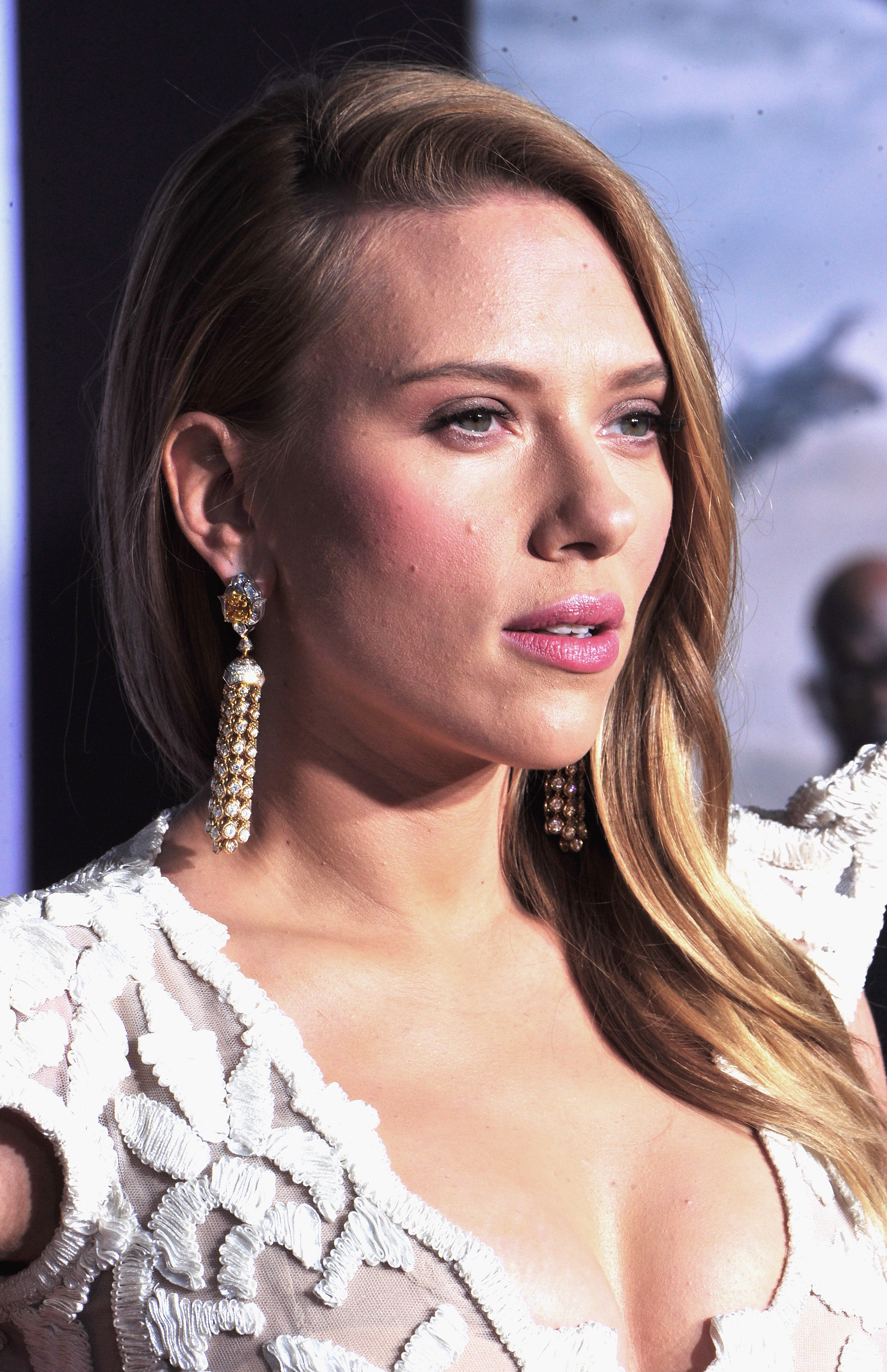 Scarlett Johansson On The Dylan Farrow-Woody Allen Abuse Controversy