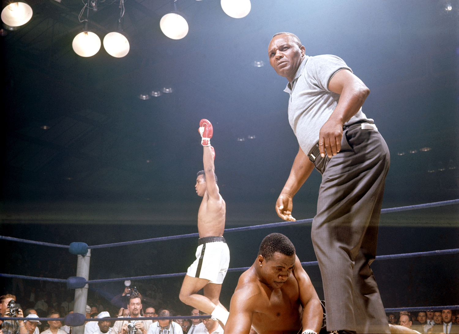Muhammad Ali, Sonny Liston and the 'Phantom Punch' Title Bout, 1965
