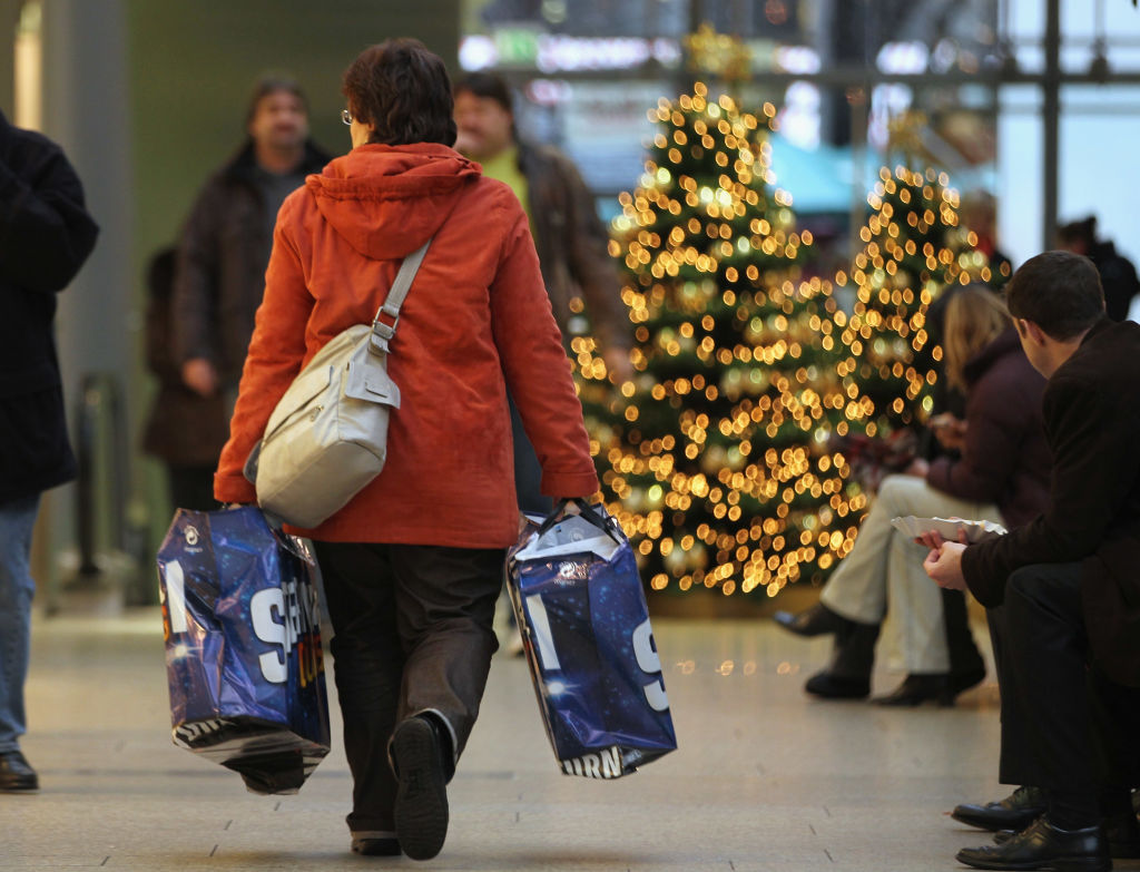 6 Tips for Holiday Shopping on a Budget
