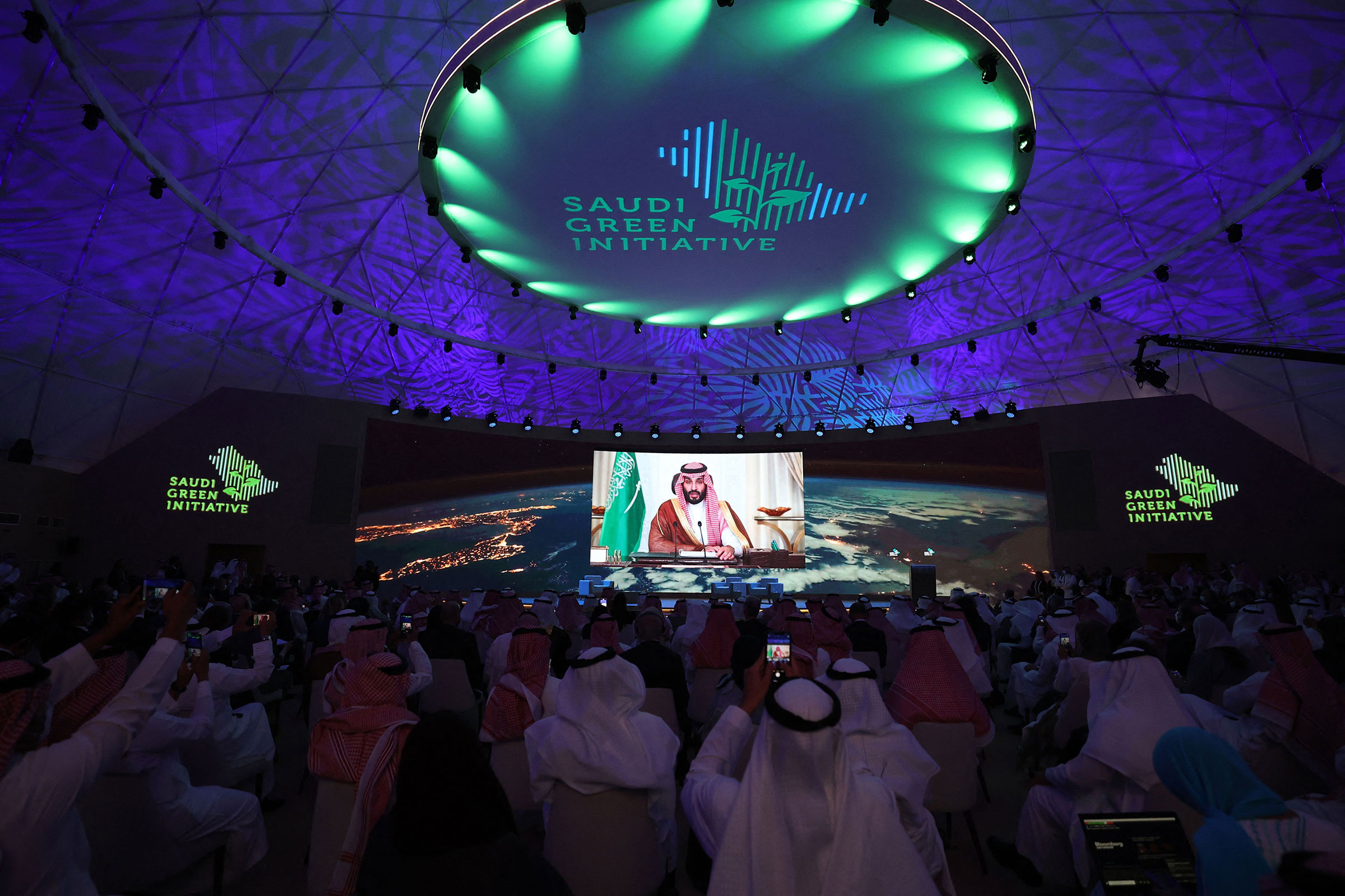 Inside Top Oil Exporter Saudi Arabia’s Plan to Go Green