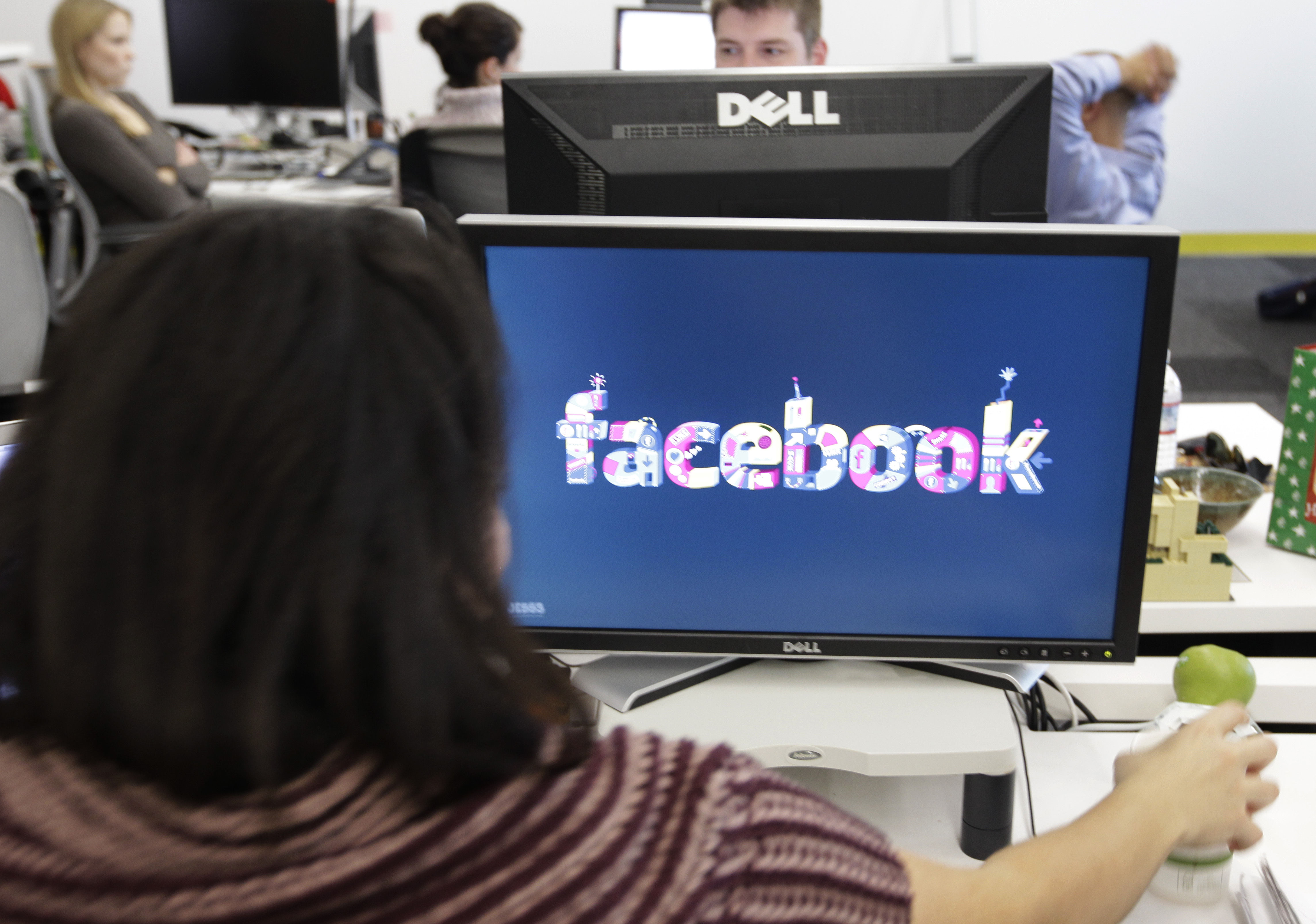 Facebook at Work Now Being Piloted By 450 Companies