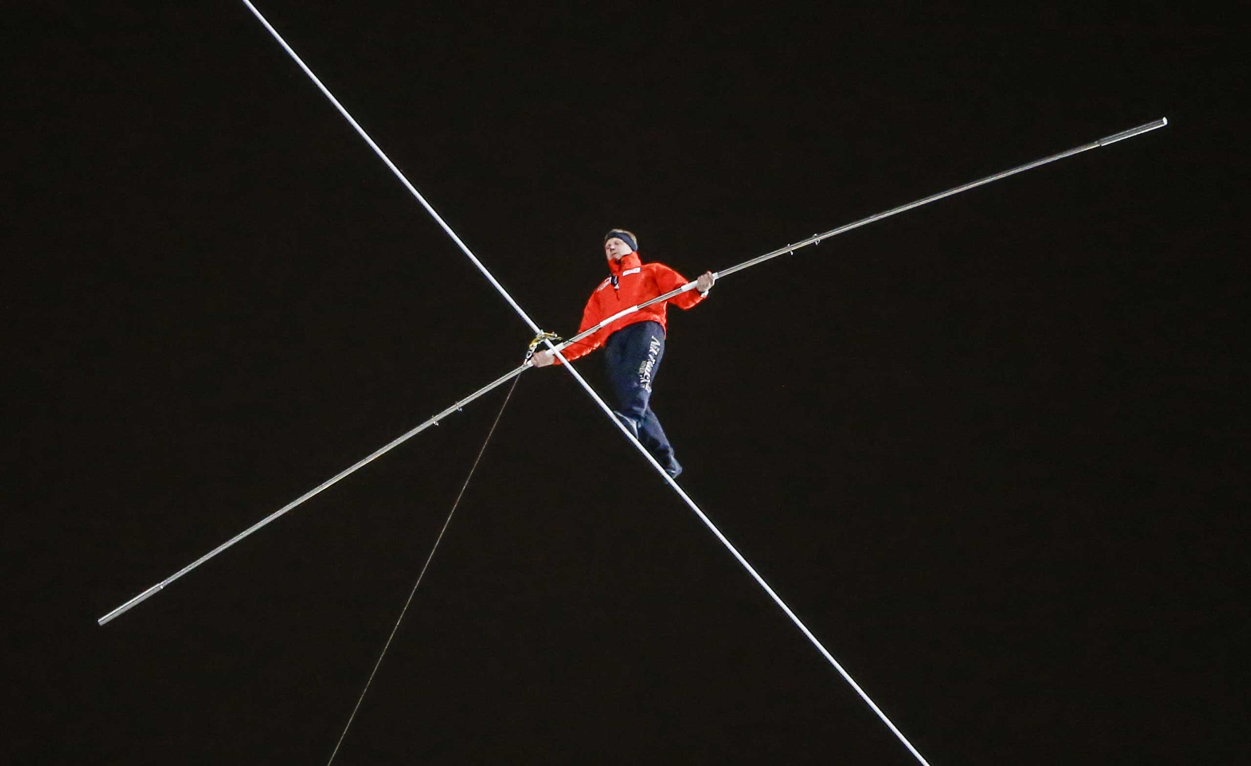 Nik Wallenda Skyscraper Live: Daredevil Walks Above Chicago