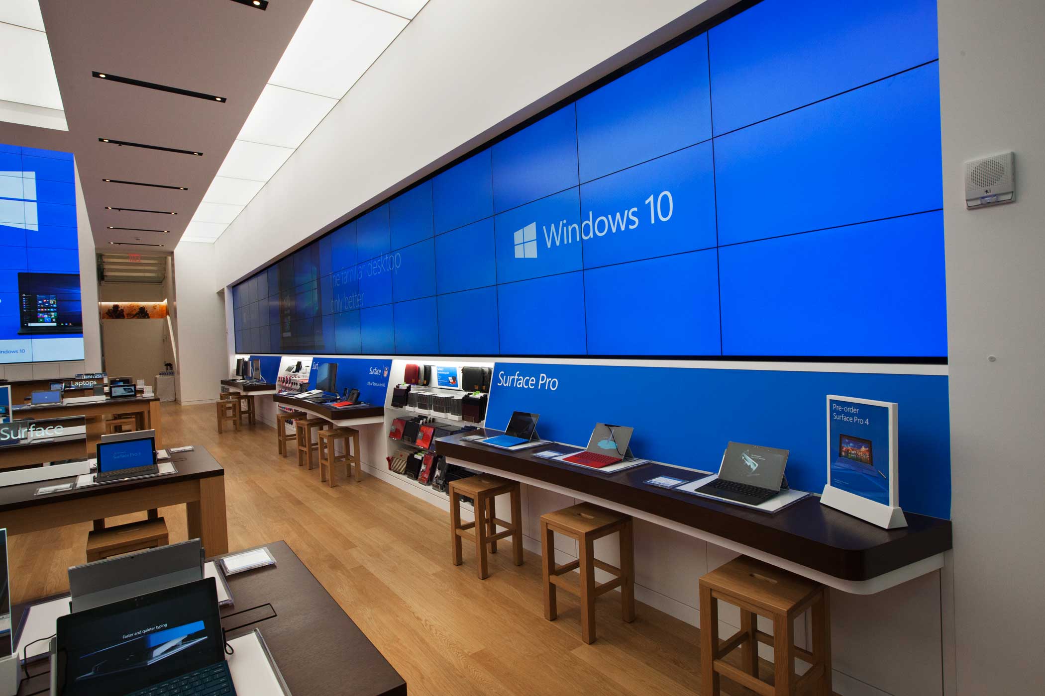 Microsoft Releasing HoloLens Headset to Developers in March