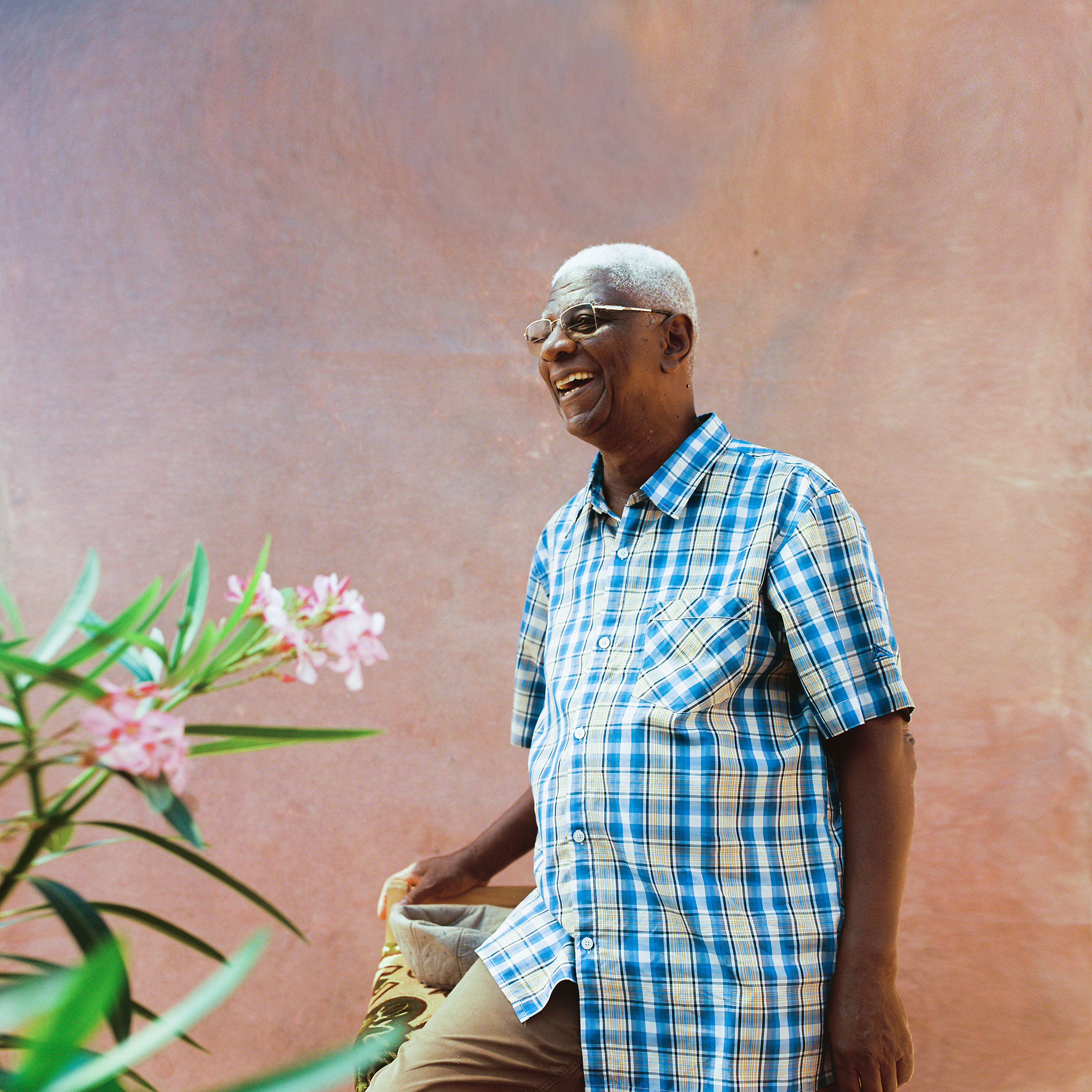 El Anatsui Broke Art Norms. At 80, He’s Still Switching It Up
