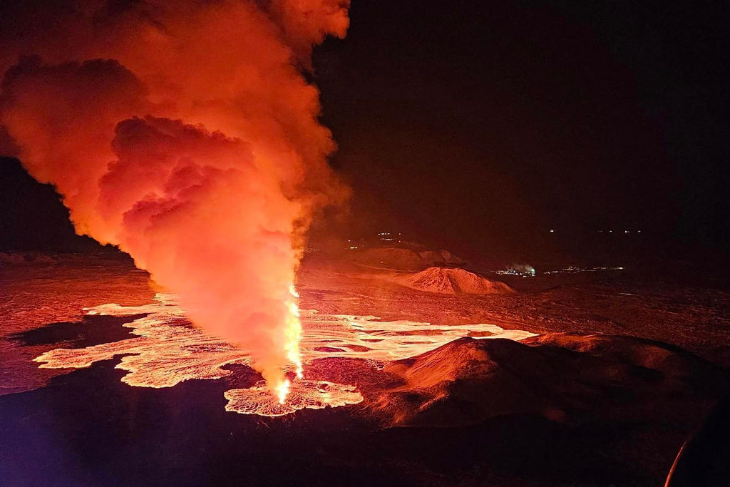 Iceland’s Blue Lagoon at Risk as Nearby Volcano Erupts Again