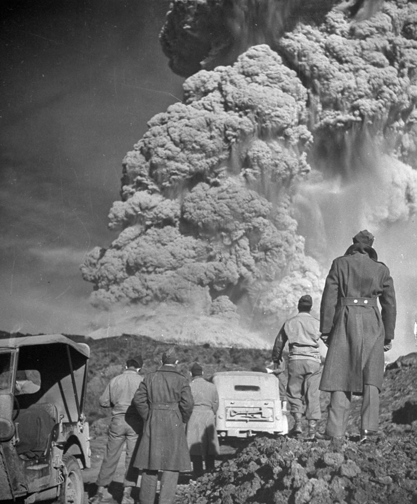 Mount Vesuvius: Photos From the Legendary Volcano's 1944 Eruption