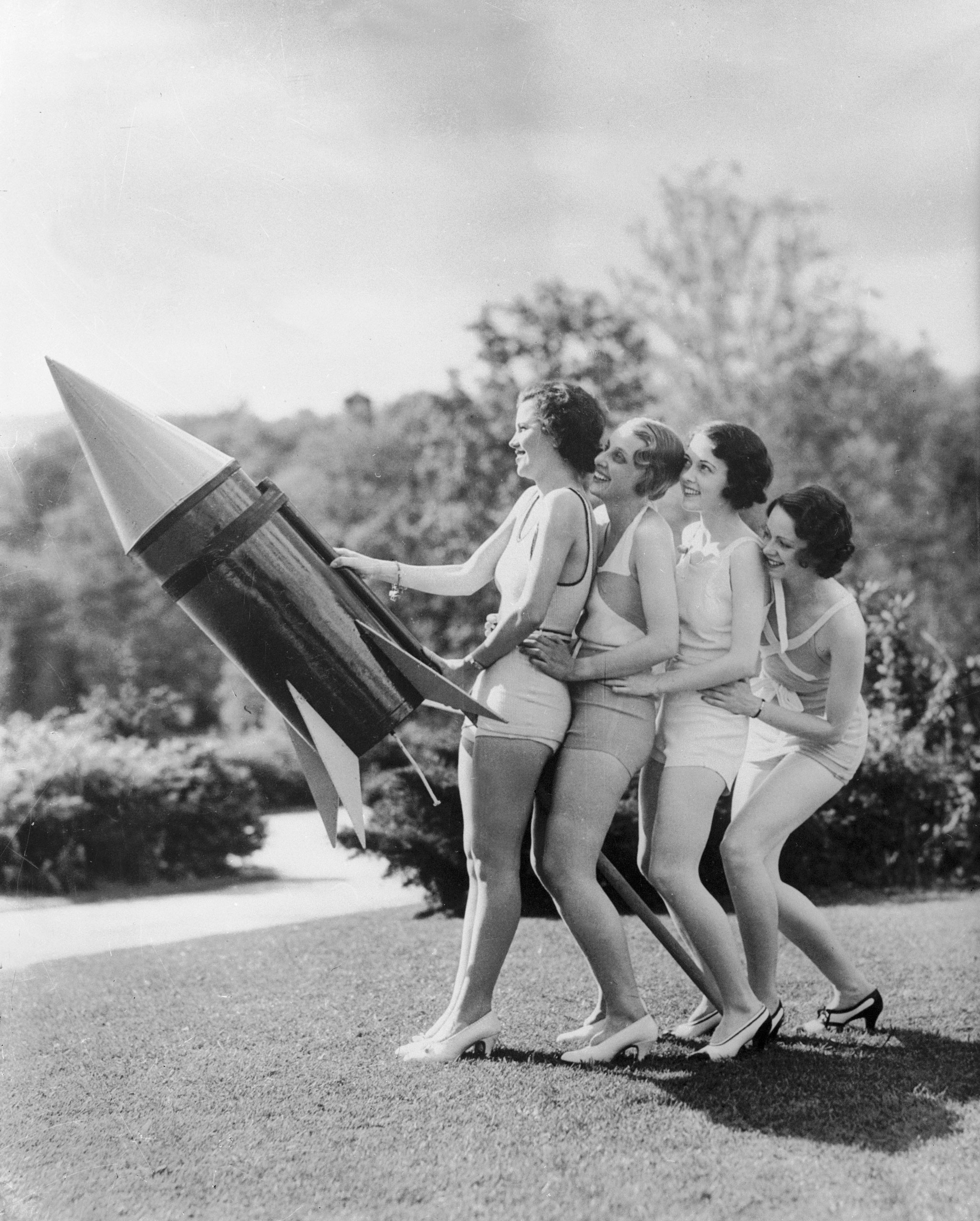 July 4th: Colorized Vintage Photos of Pin-up Models