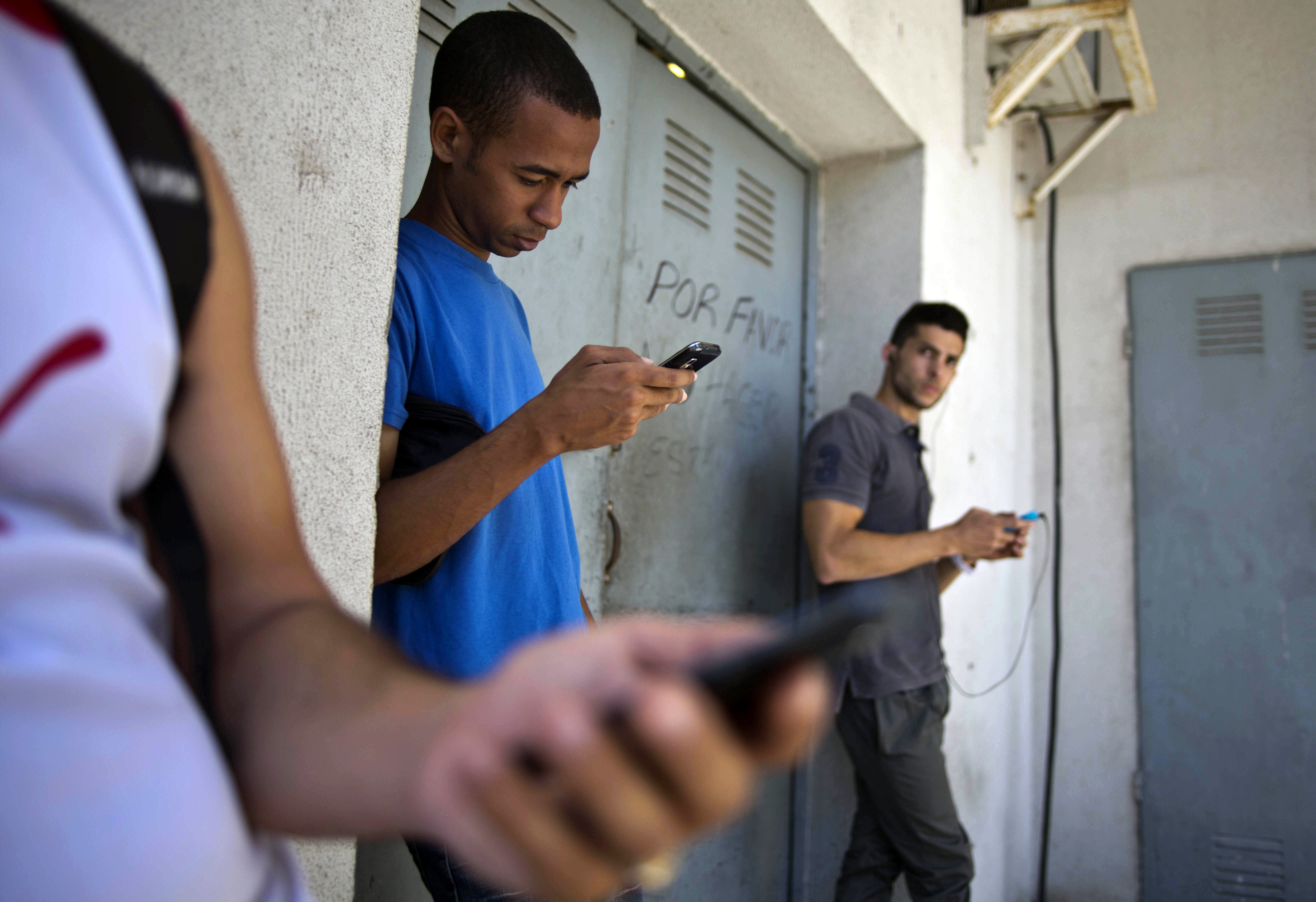 Cuba: U.S. Government Created Fake Twitter to Overthrow Castro