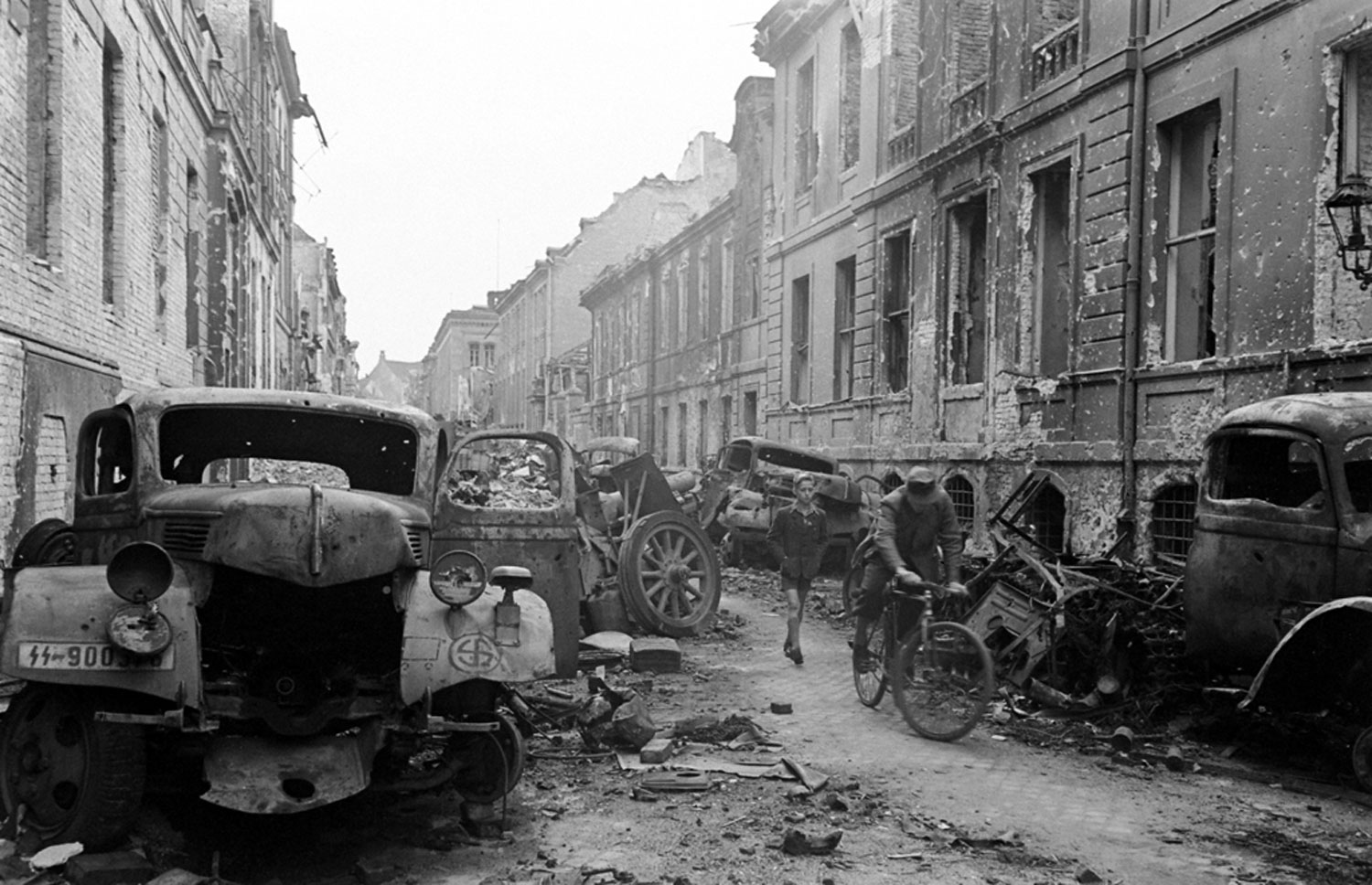 Adolf Hitler's Bunker and the Ruins of Berlin: Photos From 1945