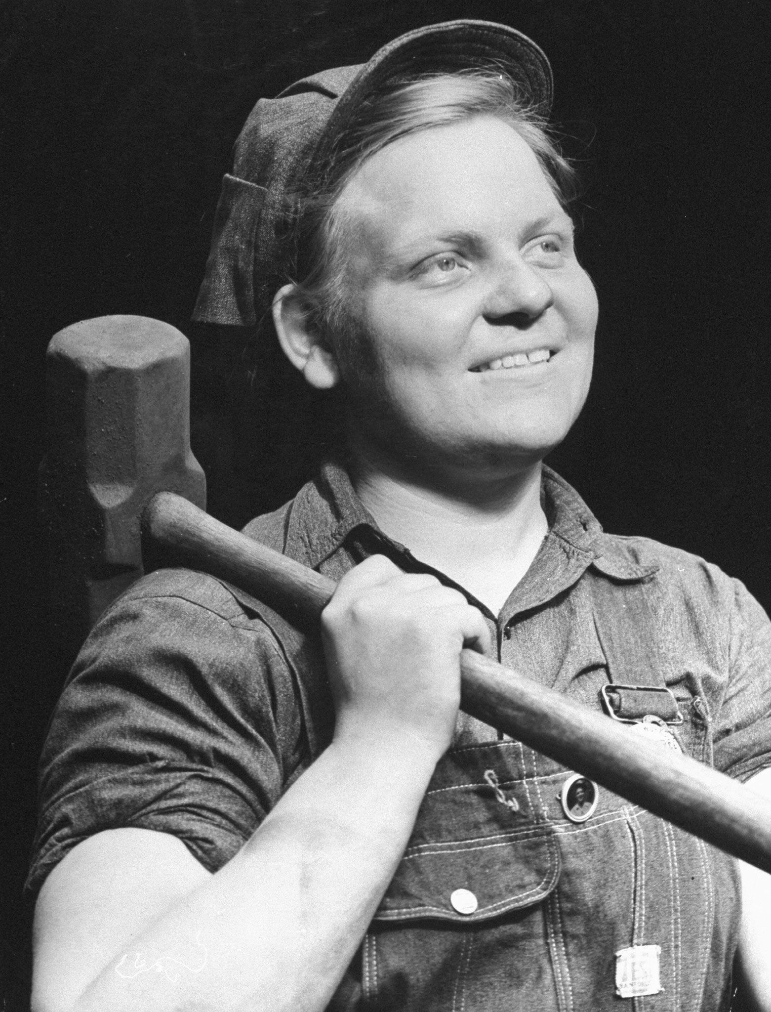 World War II: Photos of Women Factory Workers on the Home Front, 1943