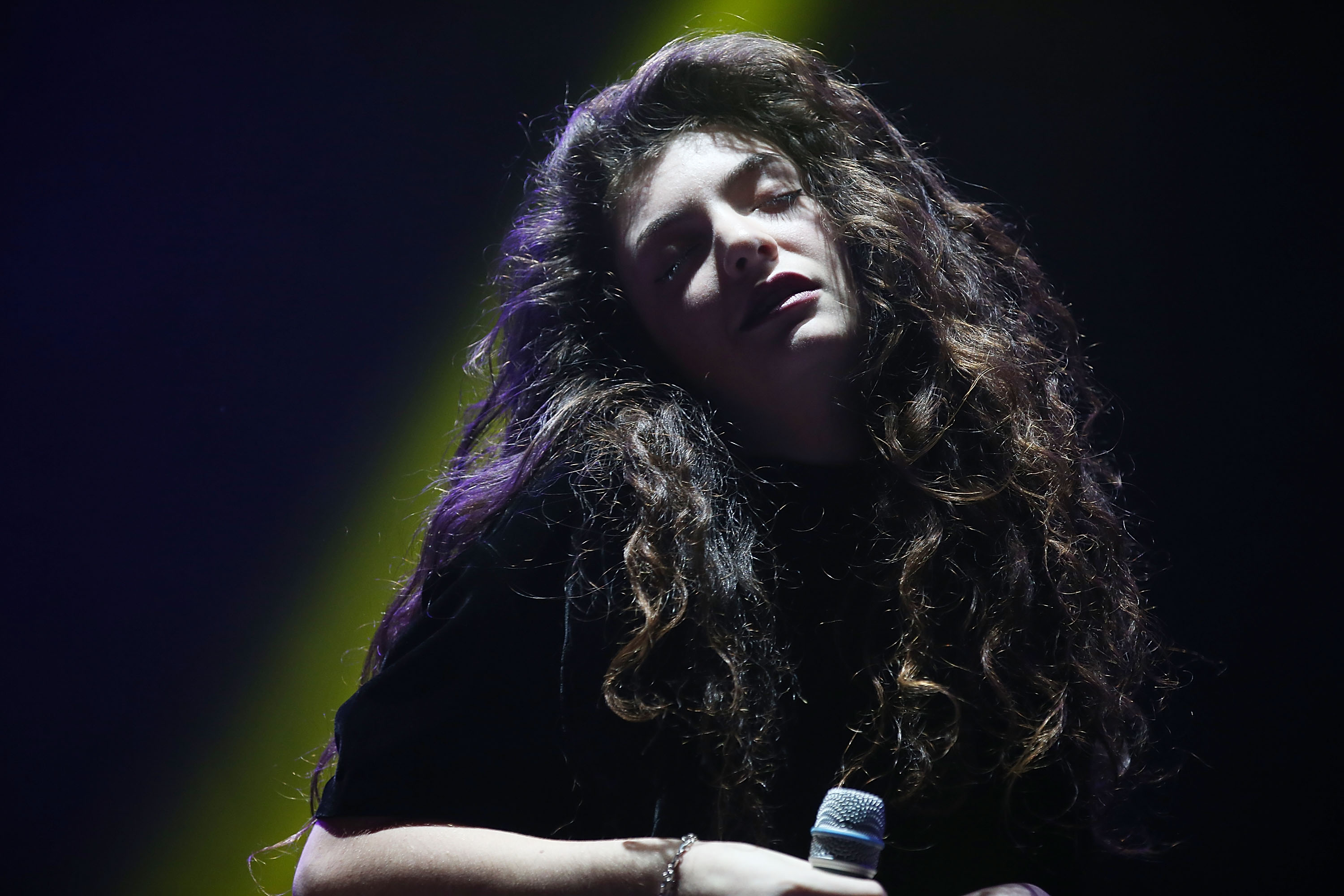 Lorde is Youngest Performer to Top 'Billboard' Charts in 26 Years