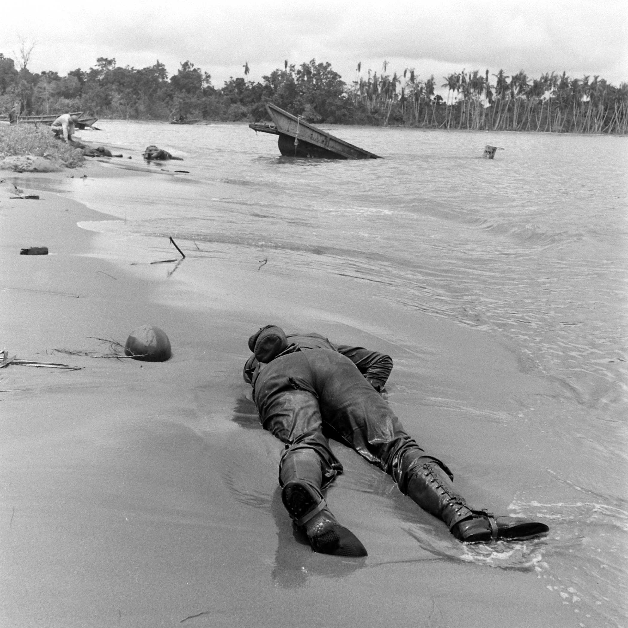 'Dead Americans at Buna Beach': The Photo That Won World War II