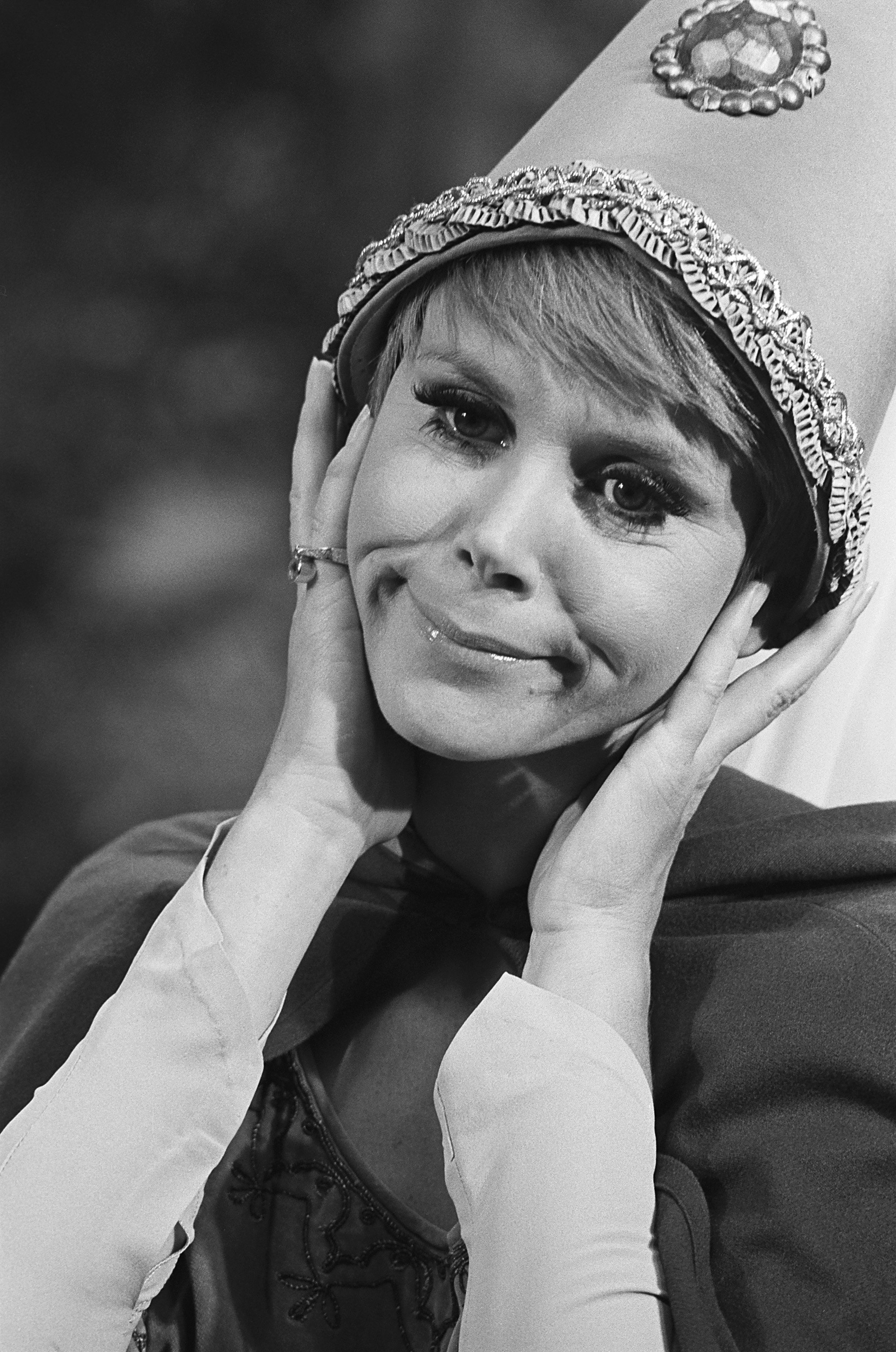 Judy Carne, Actress Known as the Sock-It-to-Me Girl, Dies