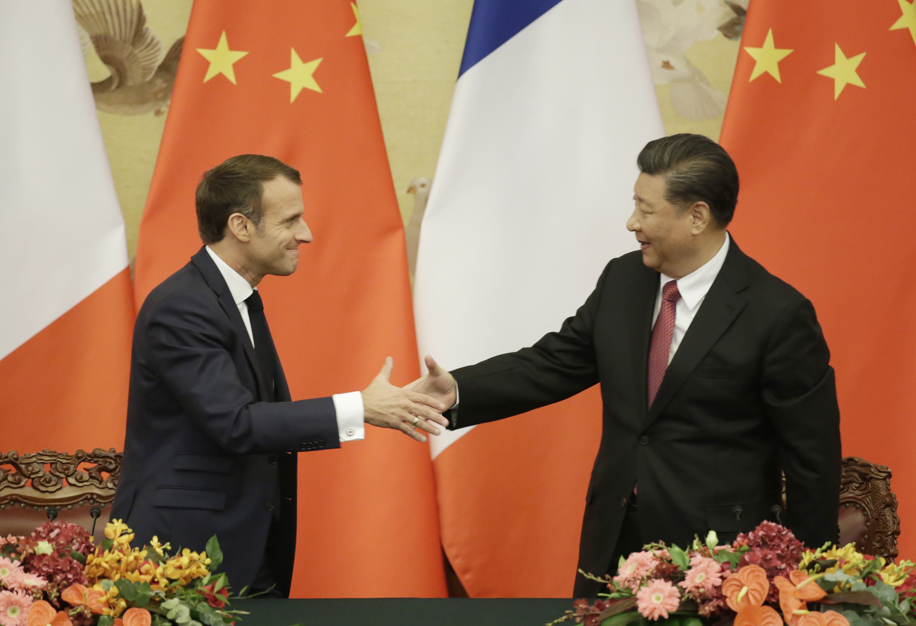 Xi Courts Macron to Drive Wedge Between Europe and U.S.