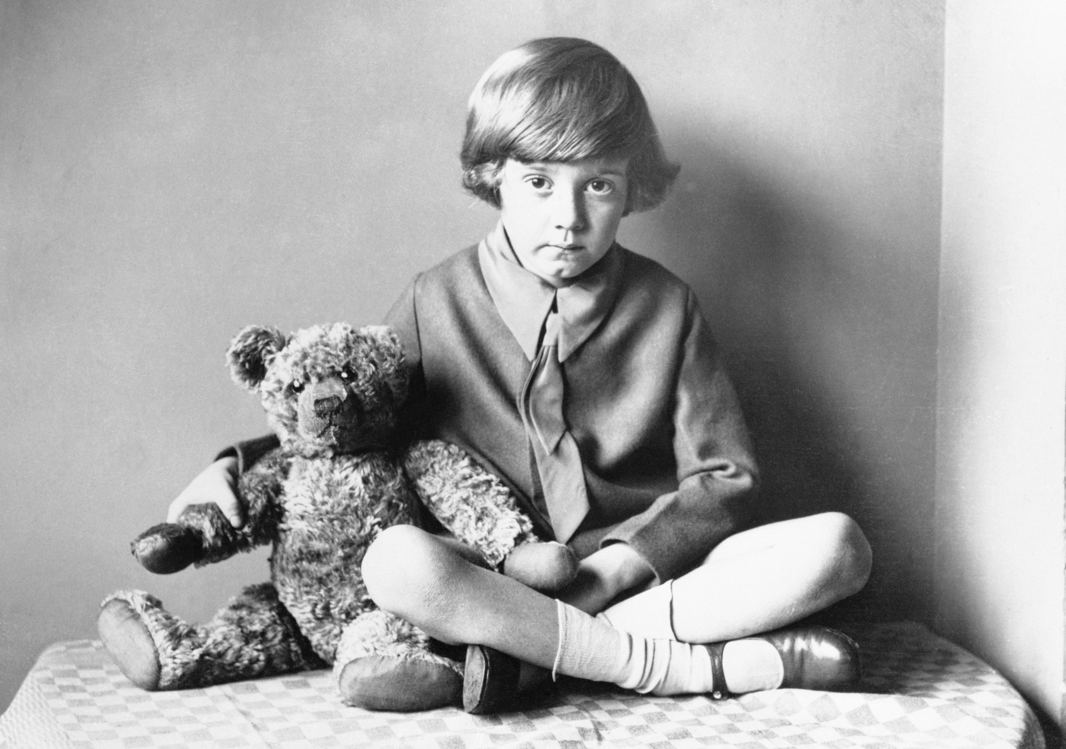 Winnie the Pooh: True Story Behind Goodbye Christopher Robin