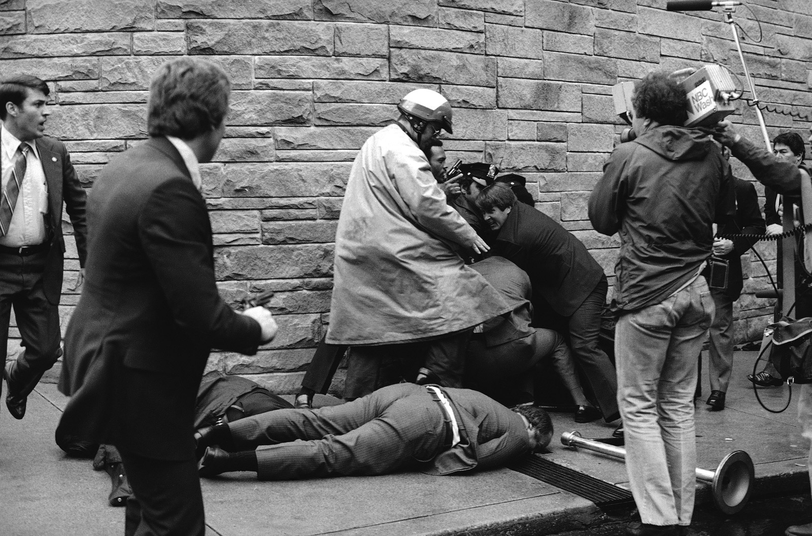 Ron Edmonds's Pulitzer Prize-winning photographs of John Hinckley's ...
