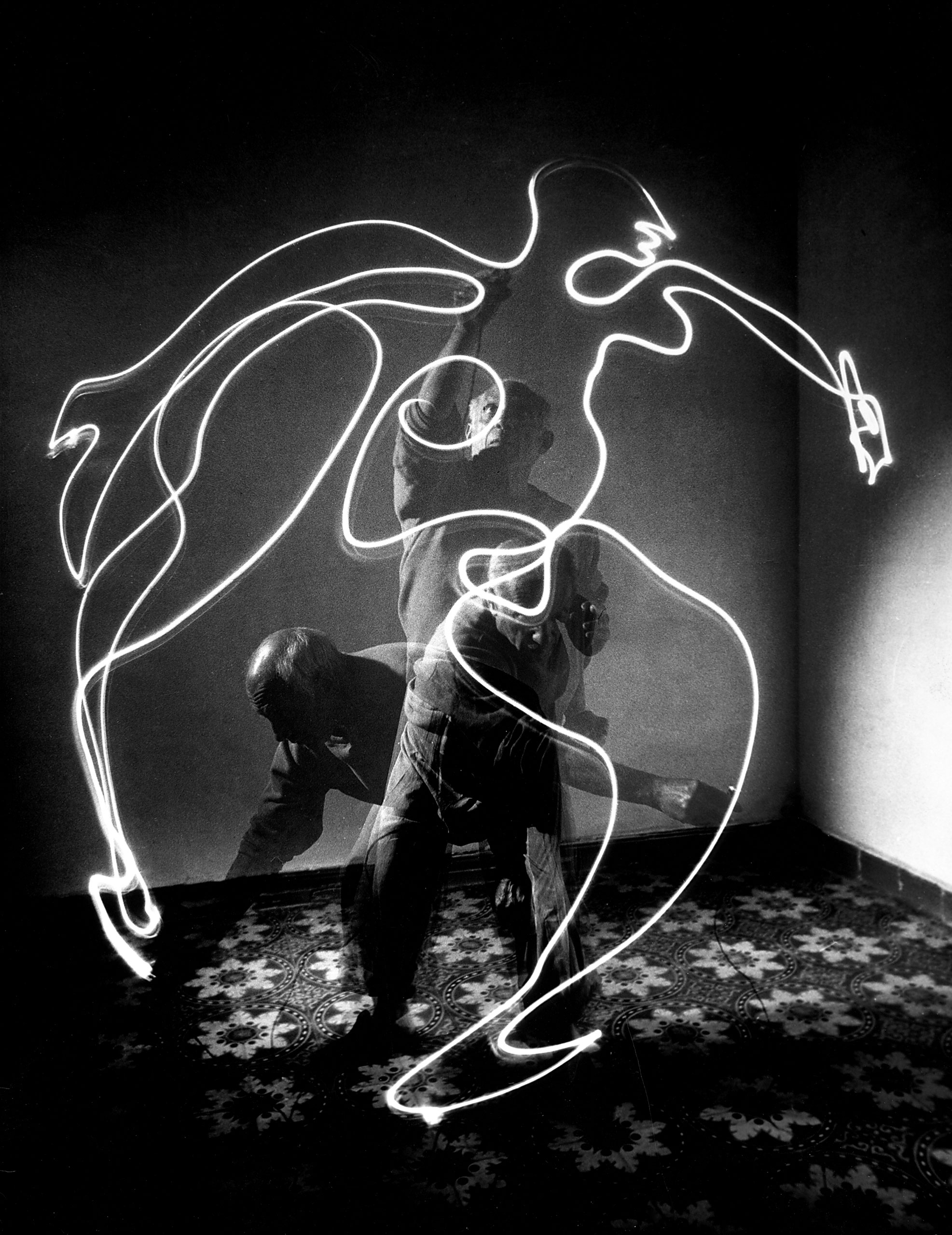 Pablo Picasso Draws With Light: The Story Behind an Iconic Photo