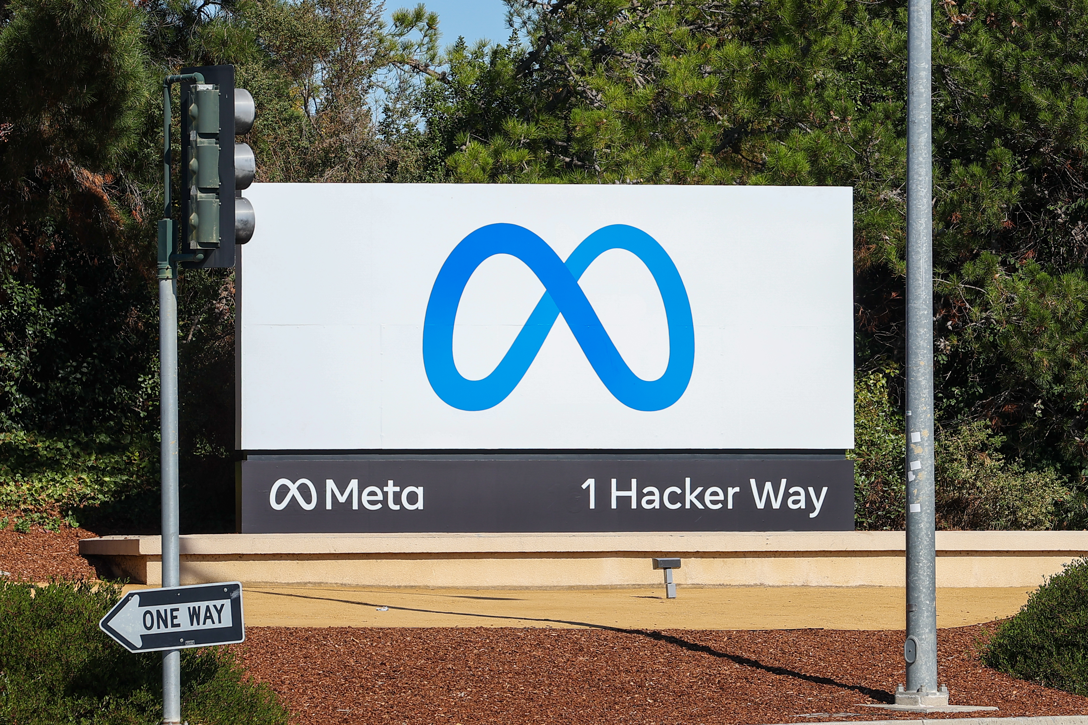 Meta to Lay Off Thousands of Workers This Week, Report Says