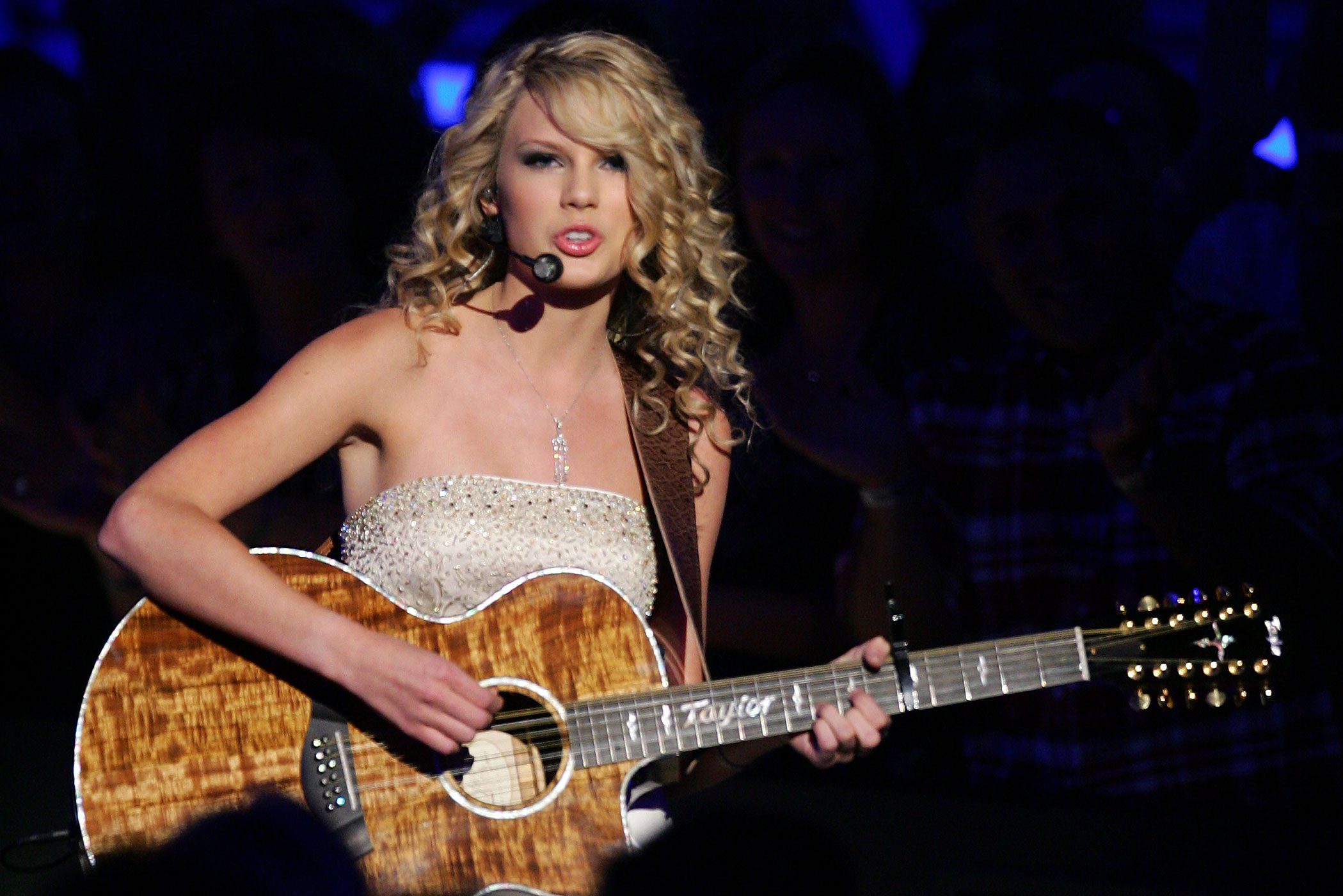 Taylor Swift Shake It Off Covers: Steve Carell, Kelly Clarkson, Obama