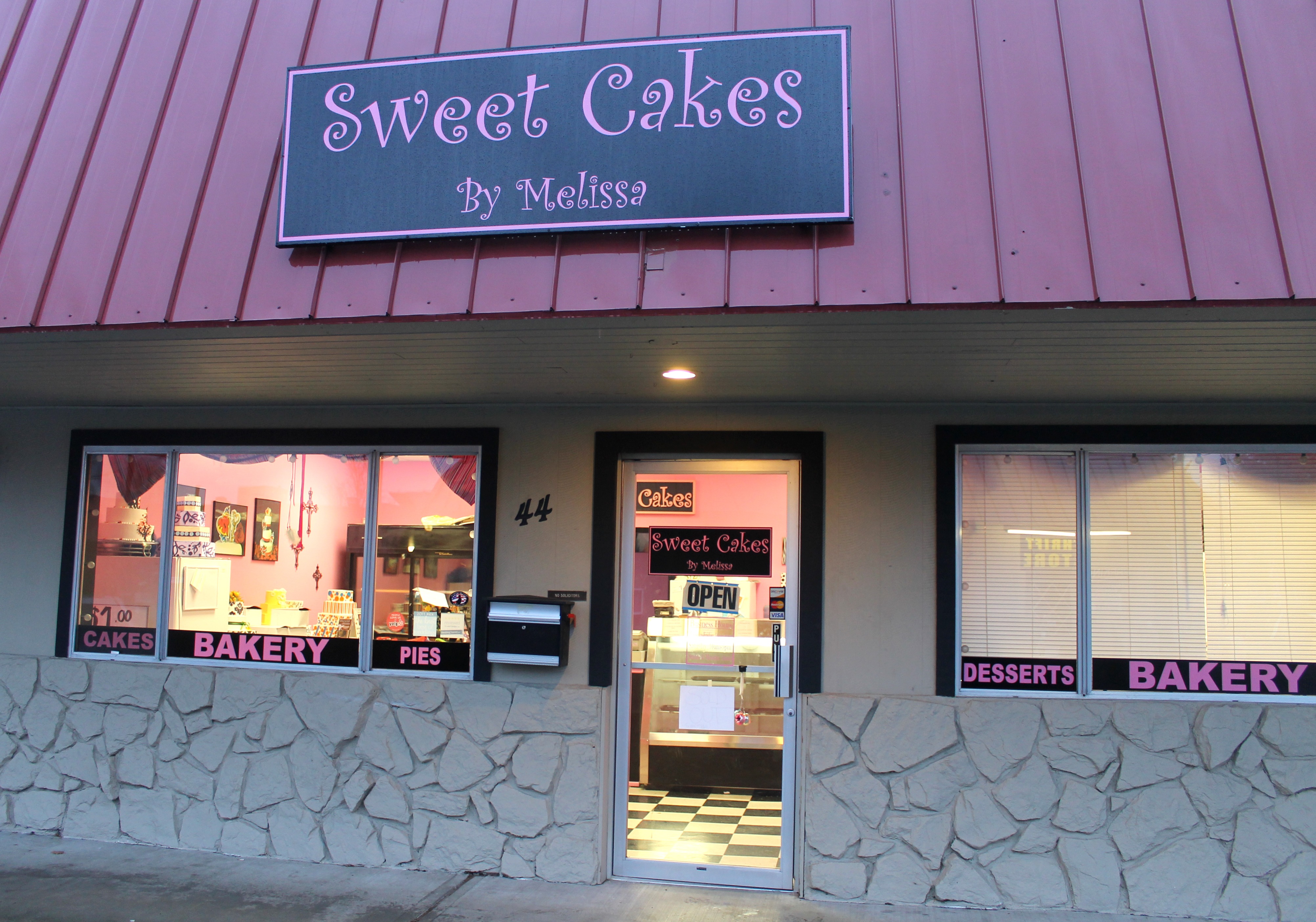 Gay Marriage: Oregon Bakery Pays for Denying Couple a Cake