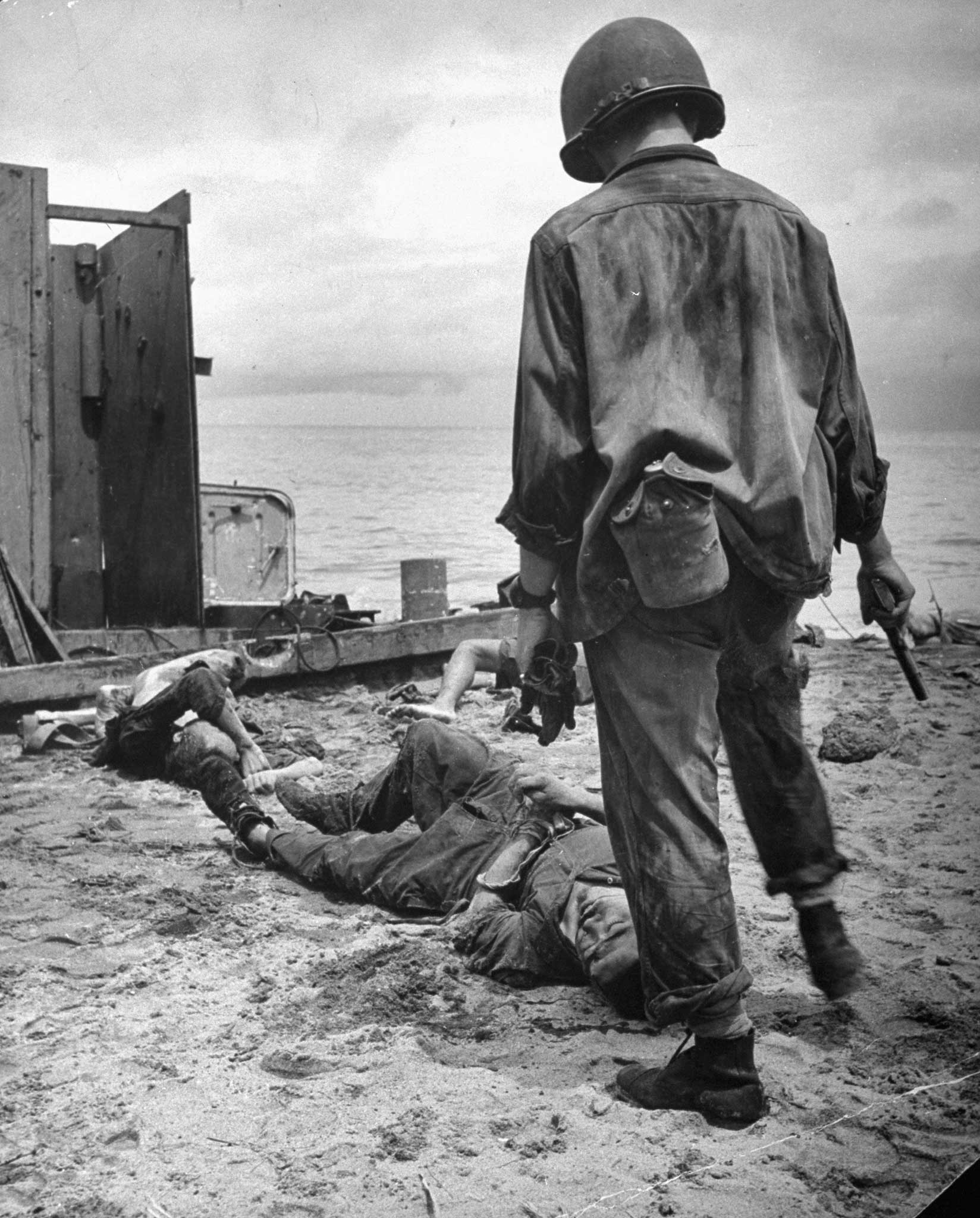 'Dead Americans at Buna Beach': The Photo That Won World War II
